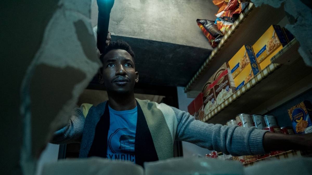 Archive 81 Trailer Investigates a Supernatural Mystery on Netflix