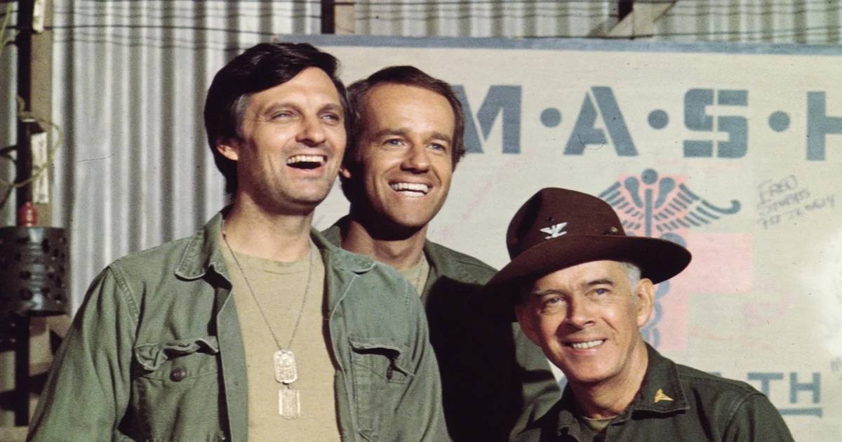 Alan Alda Is Auctioning Screen-Used 'Hawkeye' Dog Tags and Boots for ...