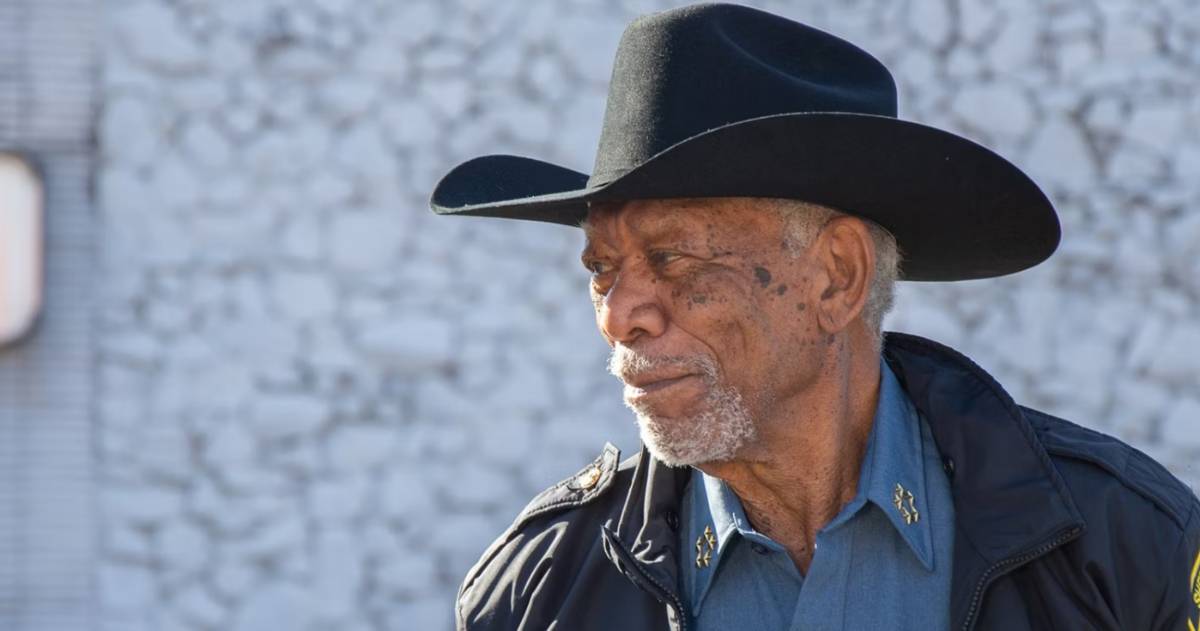 Exclusive Clip: Morgan Freeman Investigates a Murder Mystery in The ...