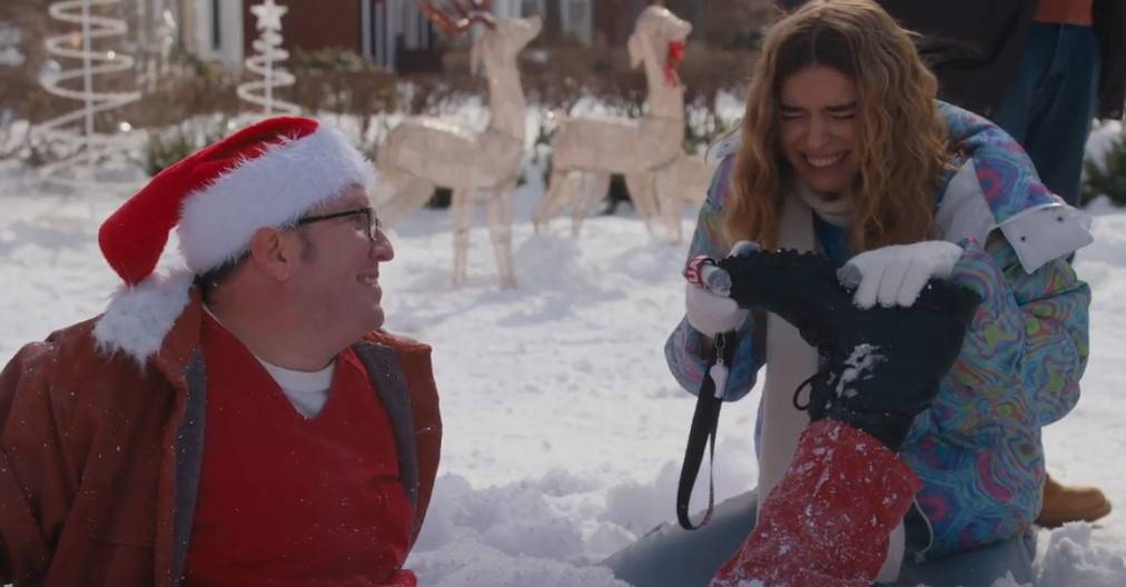 Exclusive: Laugh Along With Some Hiliarous Outtakes From Hulu's The ...