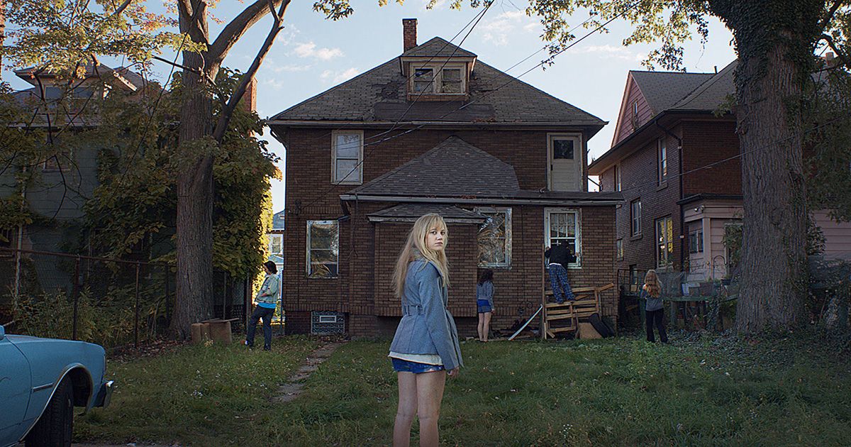 It Follows 2 Star Teases 'Darker' & 'More F*cked Up' Horror Sequel
