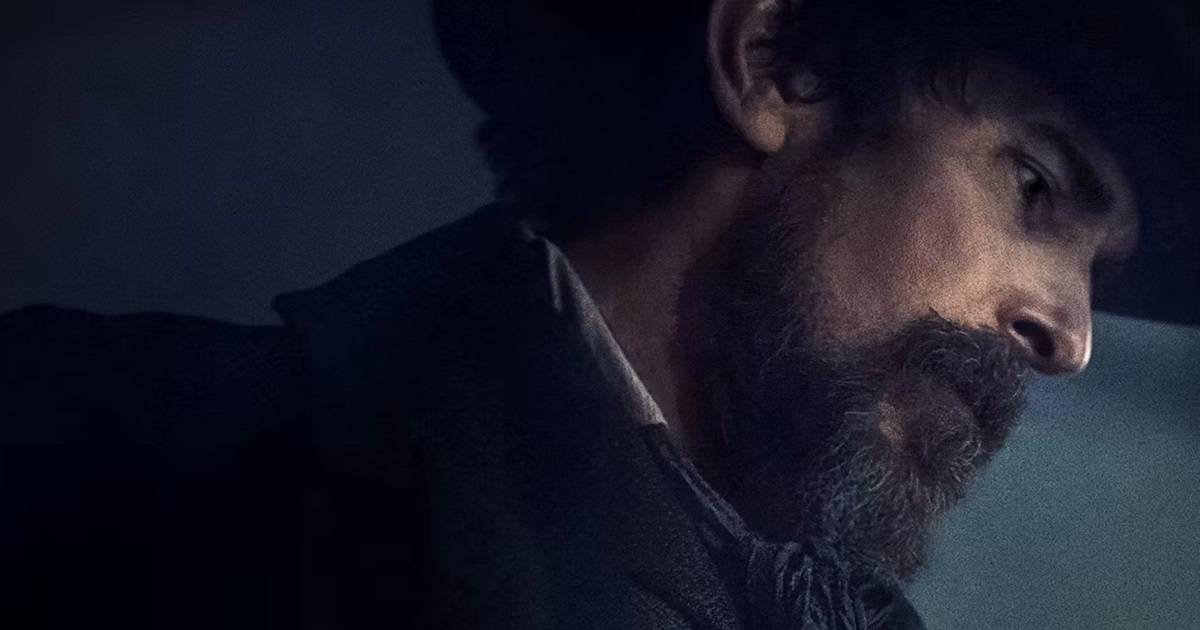 The Pale Blue Eye Reviews Praise Christian Bale & Harry Melling But ...