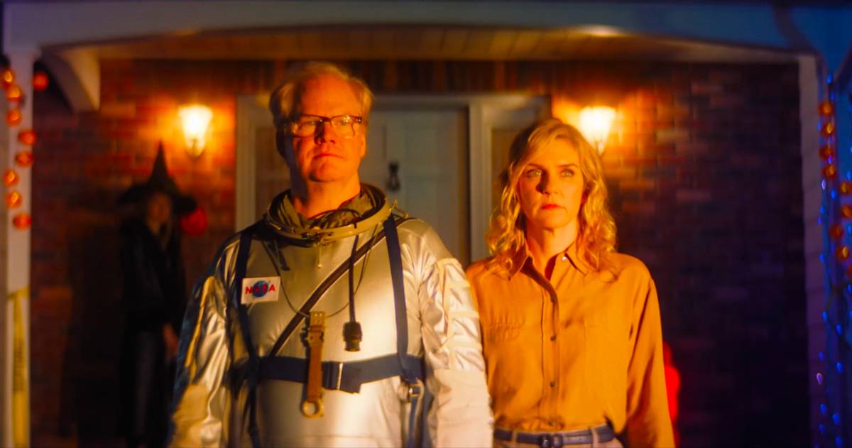 Linoleum Trailer Unites Jim Gaffigan and Rhea Seehorn in Bizarre Sci-Fi ...