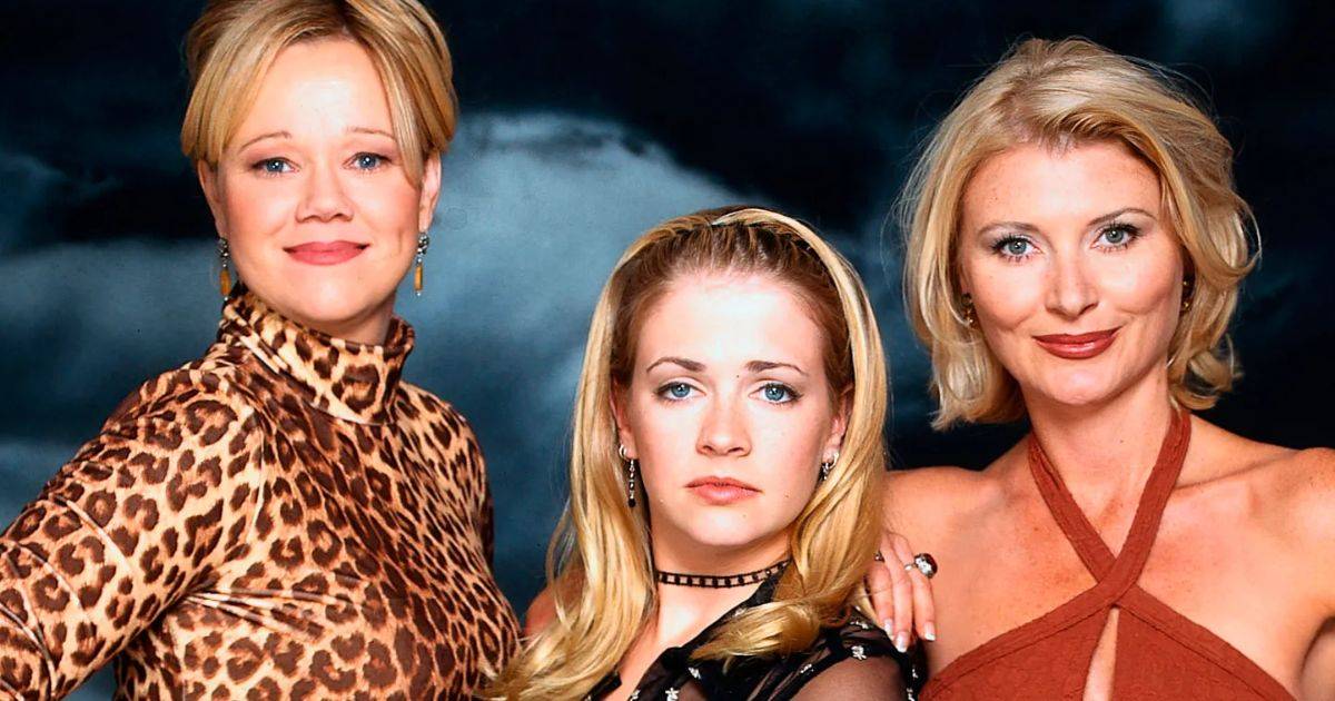 Melissa Joan Hart Explains Why a Sabrina the Teenage Witch Revival ...