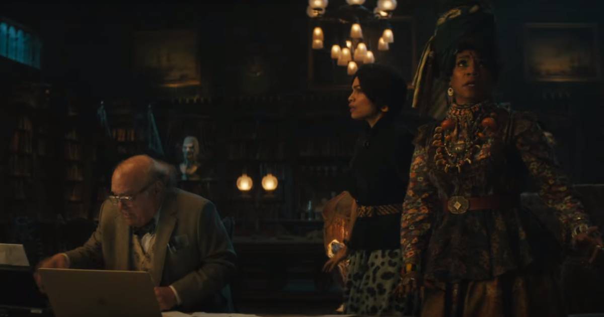 Rosario Dawson Unveils the Secrets of Haunted Mansion in Behind-The ...