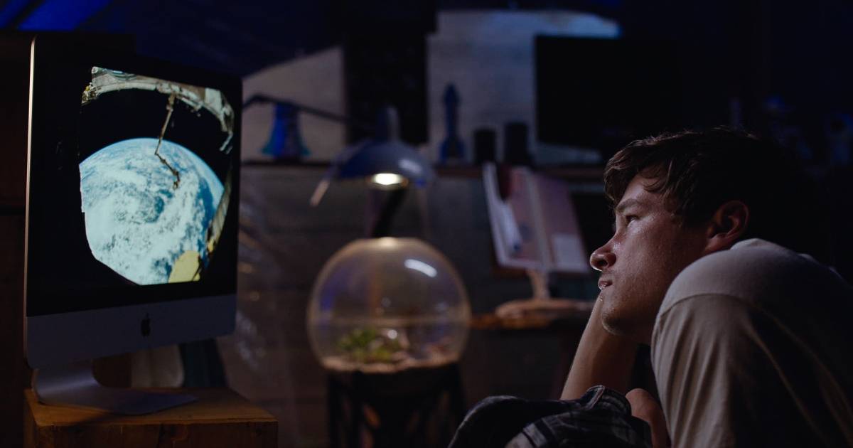 Exclusive: Kyle Allen Talks Mars, Depression, and Kevin Bacon in New ...