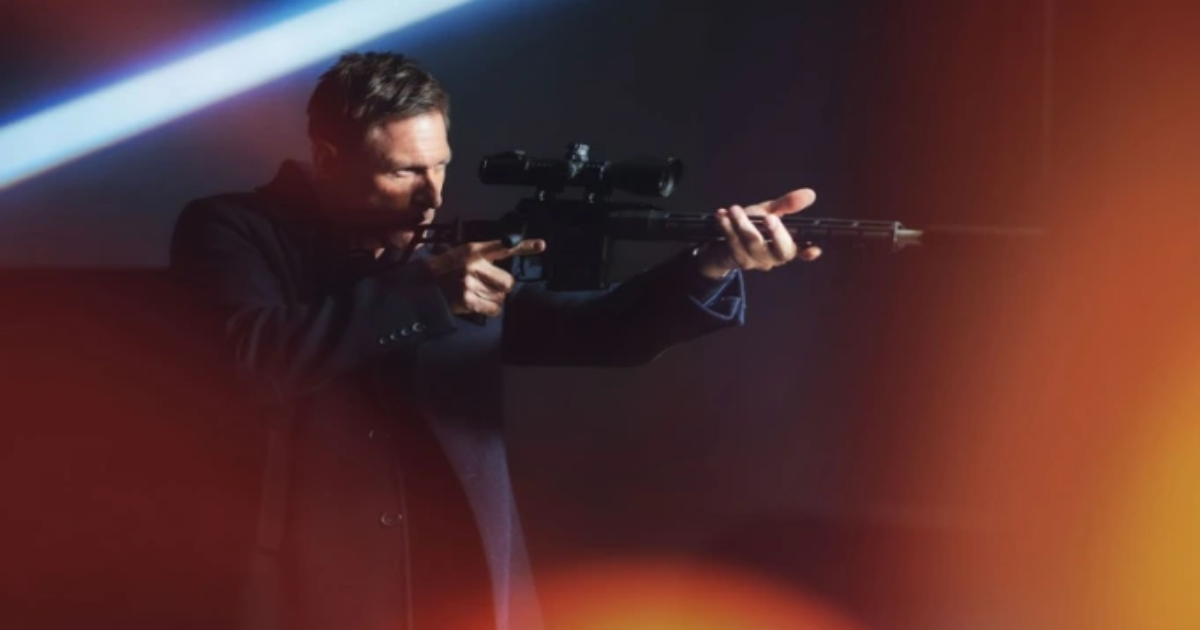 Action-Thriller Classified Starring Aaron Eckhart, Tim Roth, and ...