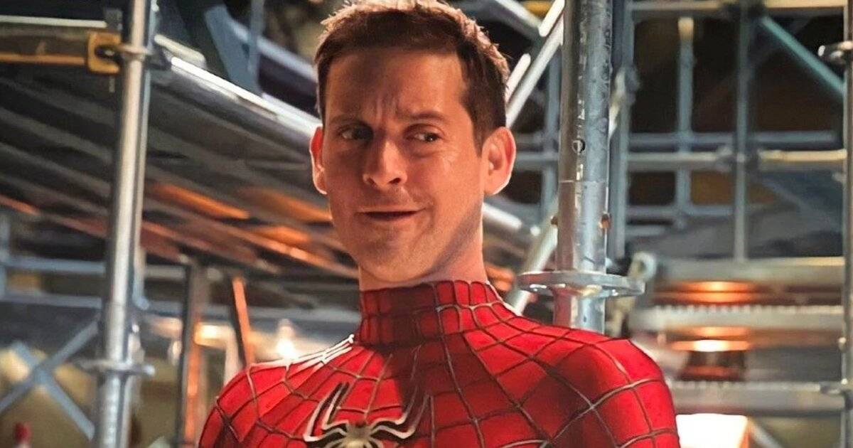 Tobey Maguire Shows His Spidey-Senses Are Real By Staring Down Covert ...