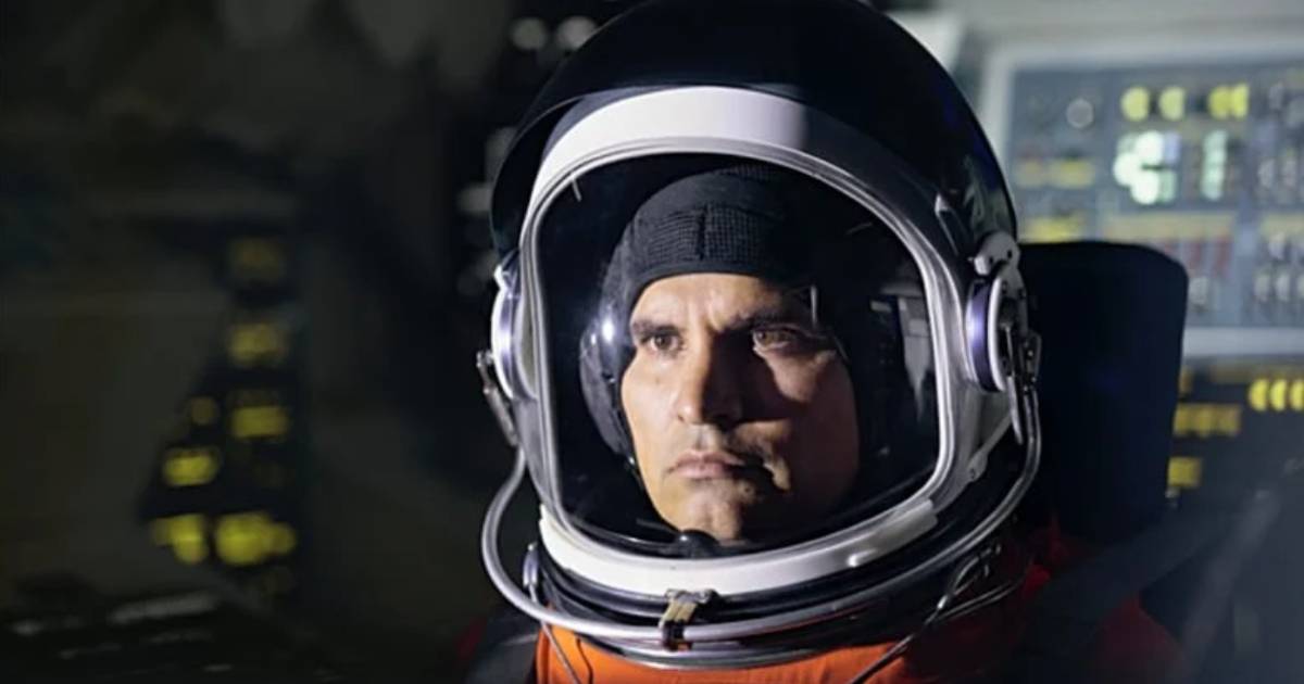 A Million Miles Away Cast and Character Guide