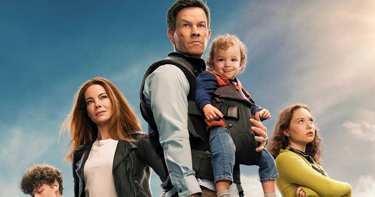 Mark Wahlberg Is a Husband, Father & the World’s Deadliest Assassin in ...