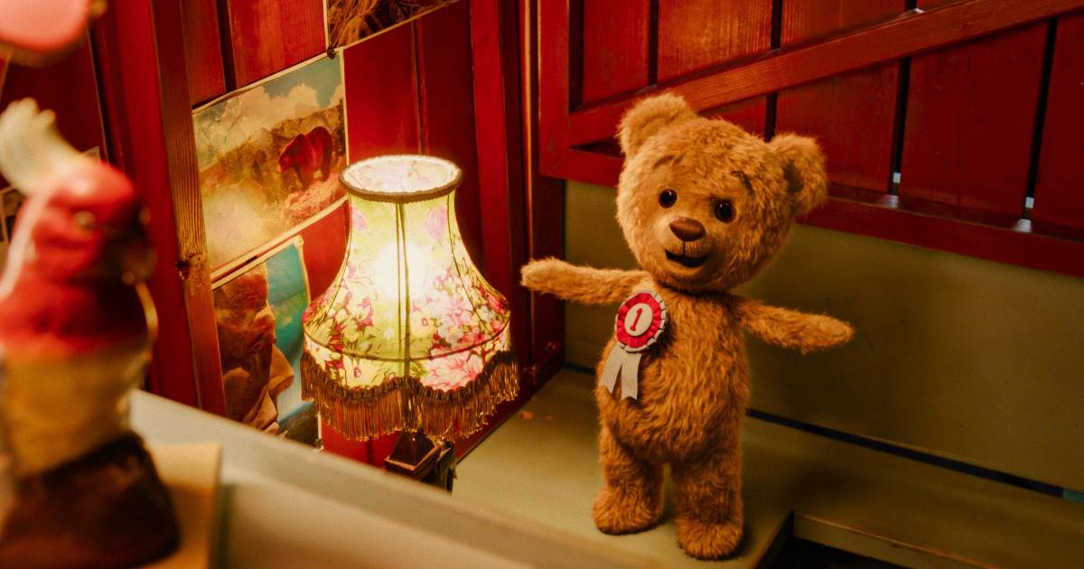 Teddy's Christmas Trailer Brings Zachary Levi's Stuffed Bear to Life in ...