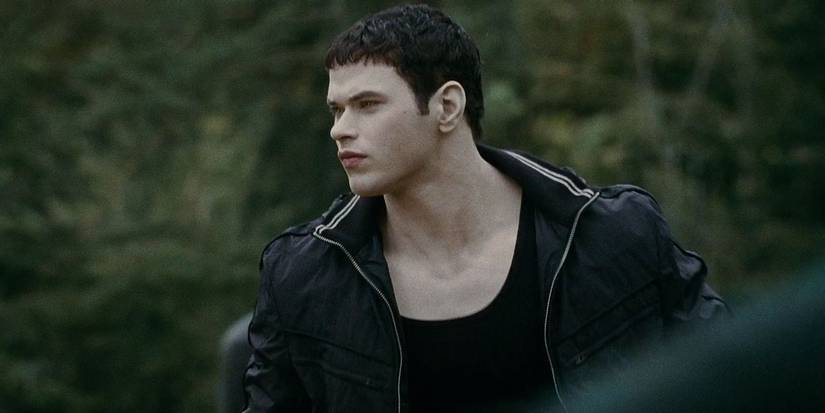 Twilight's Cullen Family Tree and Character Ages, Explained