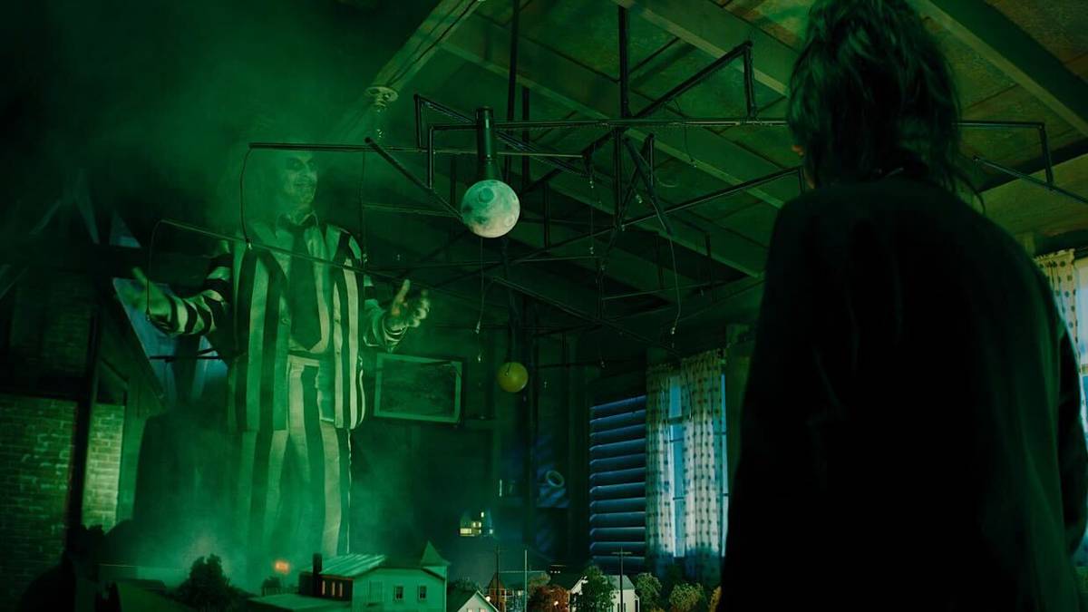 Beetlejuice 2 Trailer Has Fans Going Wild for Michael Keaton's ...