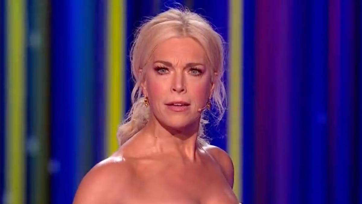 Hannah Waddingham Blasts Photographer Who Asked Her to "Show Leg" at ...