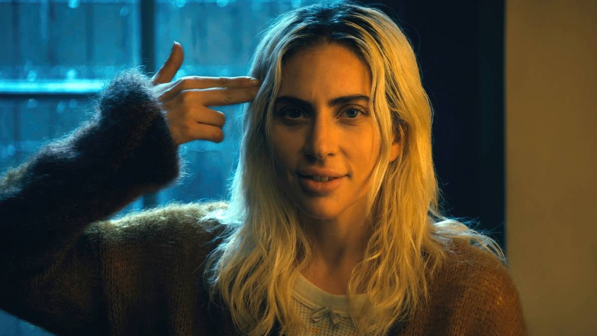 Golden Globes Host Nikki Glaser Slams DC's 'Joker: Folie à Deux'