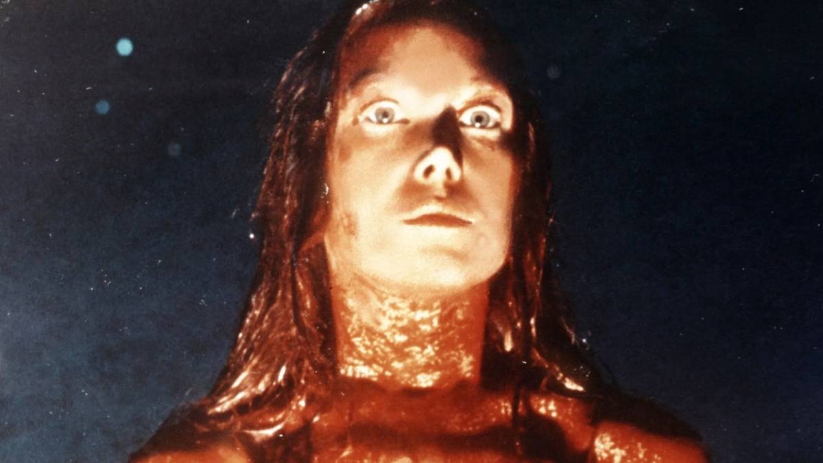 Why the Original 'Carrie' Opening Scene Didn't Work and Was Changed