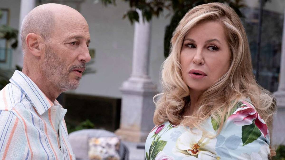 Jennifer Coolidge Hopes 'The White Lotus' Season 3 Is "Terrible" To Greg