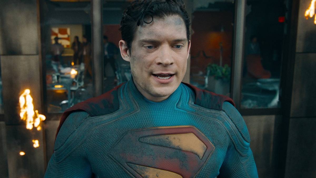 'Superman's Nathan Fillion Defends Controversial Green Lantern Bowl Cut ...