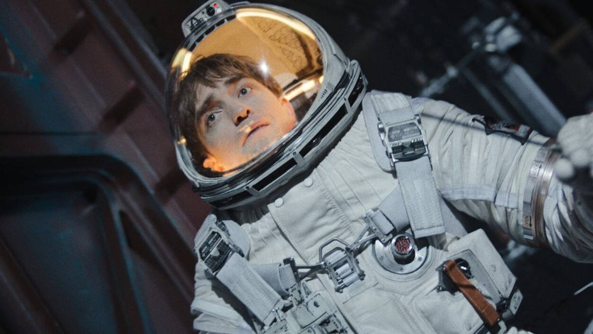 Robert Pattinson's Sci-Fi Flop 'Mickey 17' Finds Success Streaming on ...