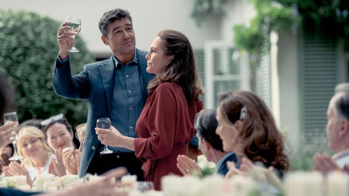 'Anniversary' Trailer Pits Kyle Chandler & Diane Lane Against ...