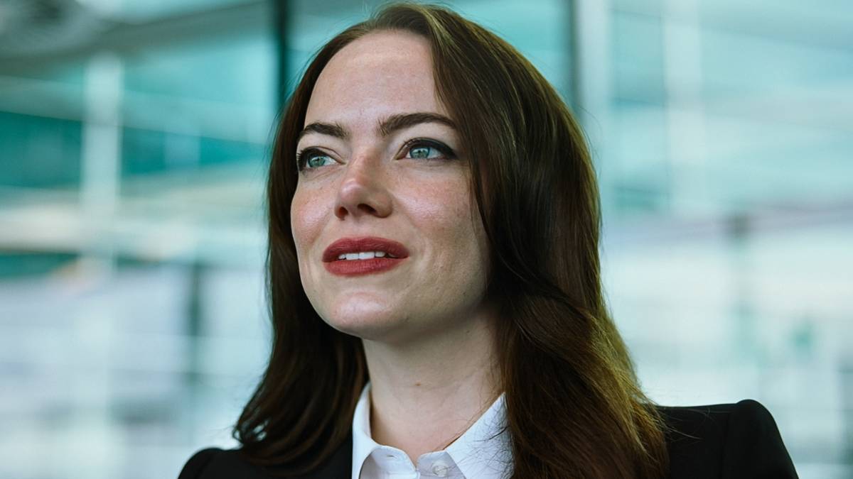 Emma Stone Sports Bold Look in New Trailer for Sci-Fi Comedy Remake ...