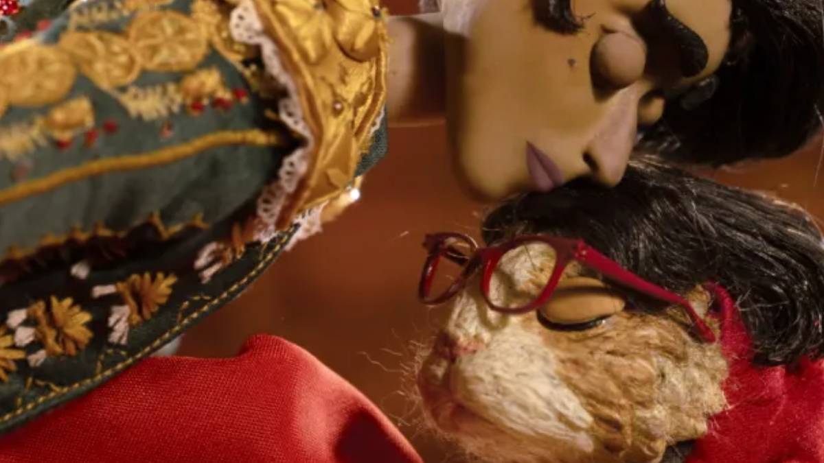 'Women Wearing Shoulder Pads' Review: A Wonderfully Charming Stop ...