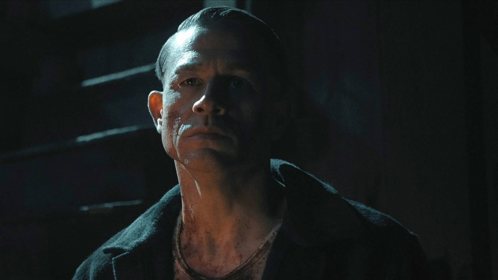 Charlie Hunnam Is a Monster in Terrifying Trailer for Netflix Crime ...