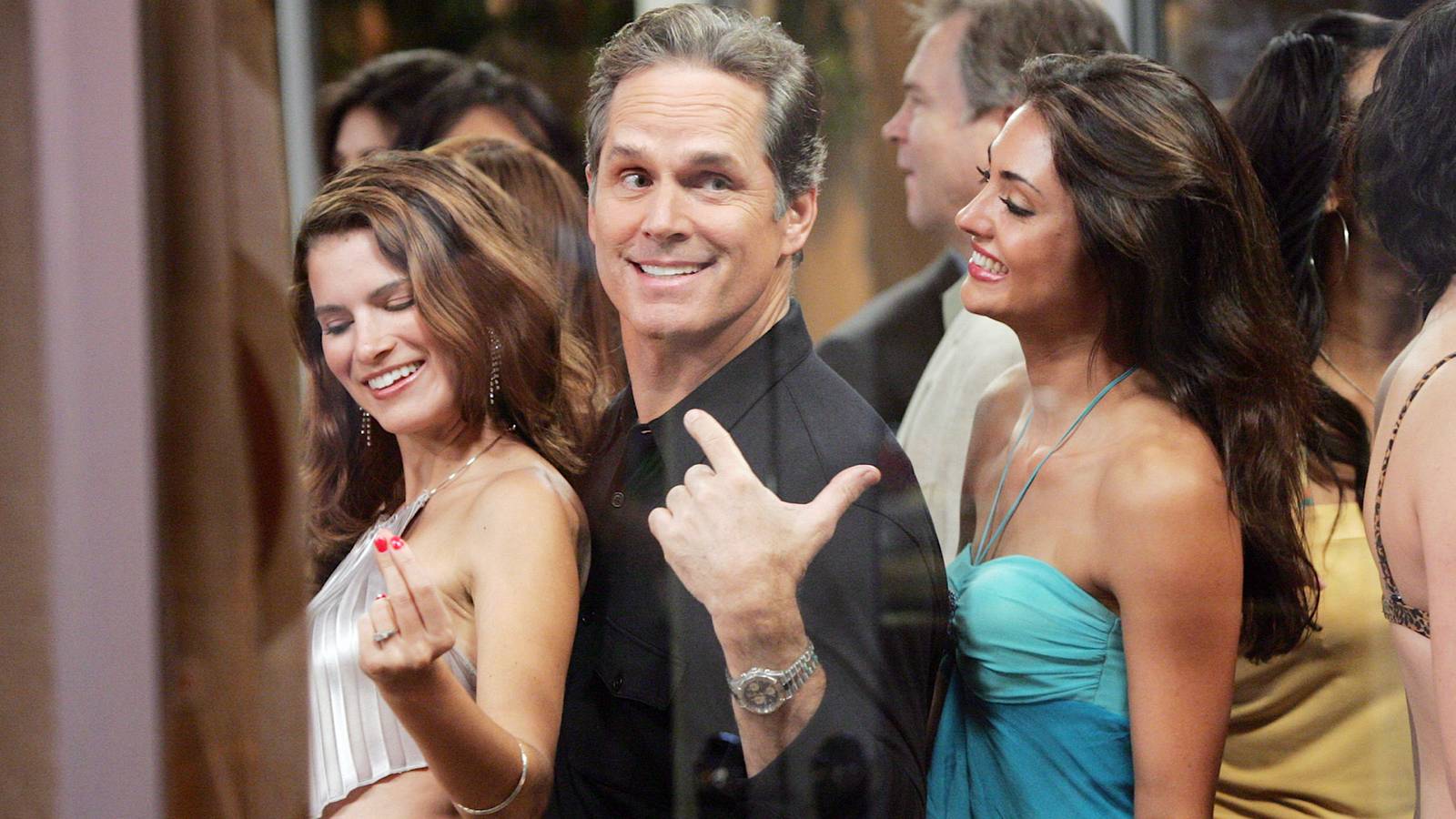 Never Before Seen Episodes of 'Friends' Spinoff, 'Joey' Now Available ...