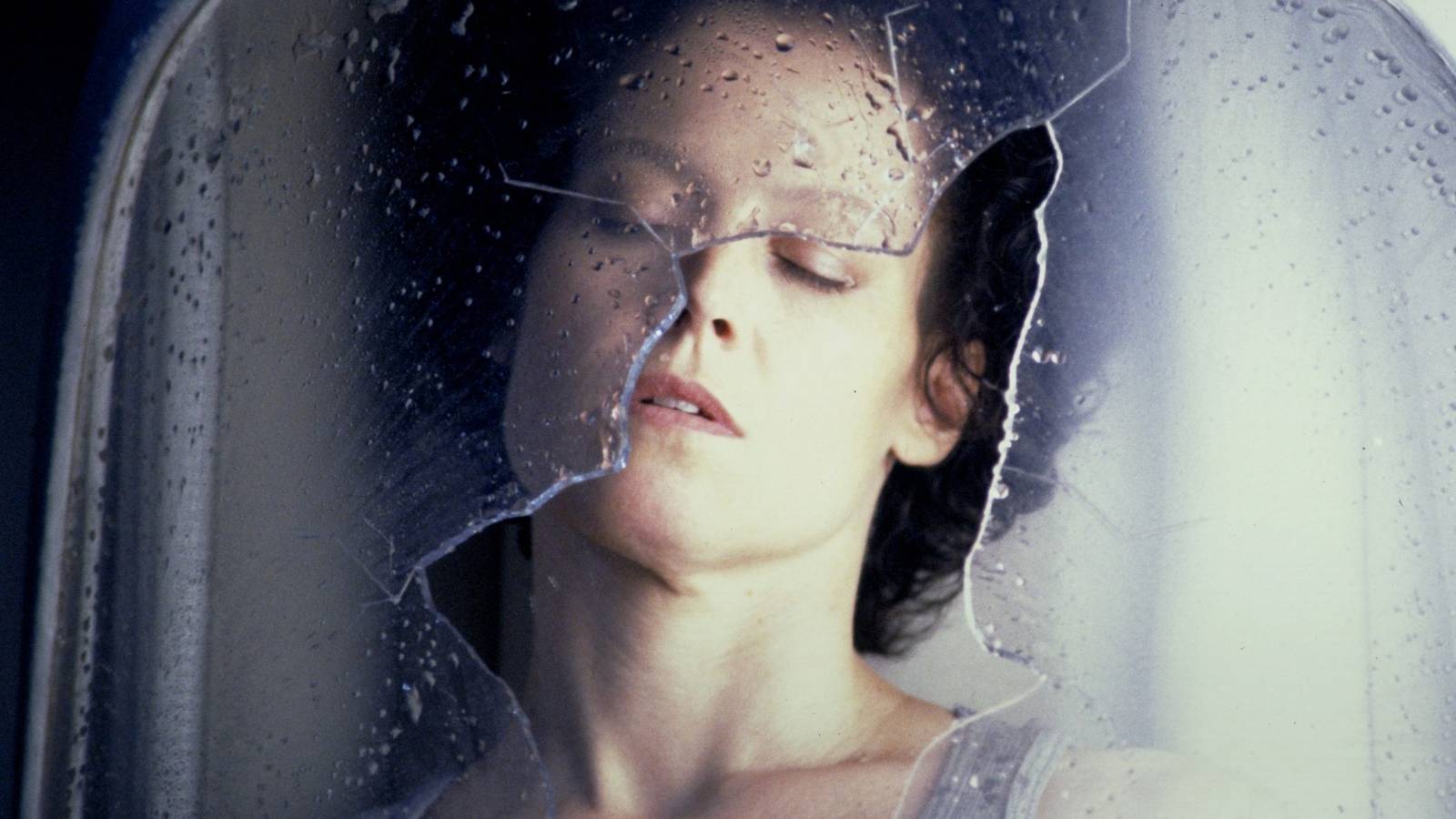 James Cameron Calls the Opening of 'Alien 3' "F*cking Stupid"