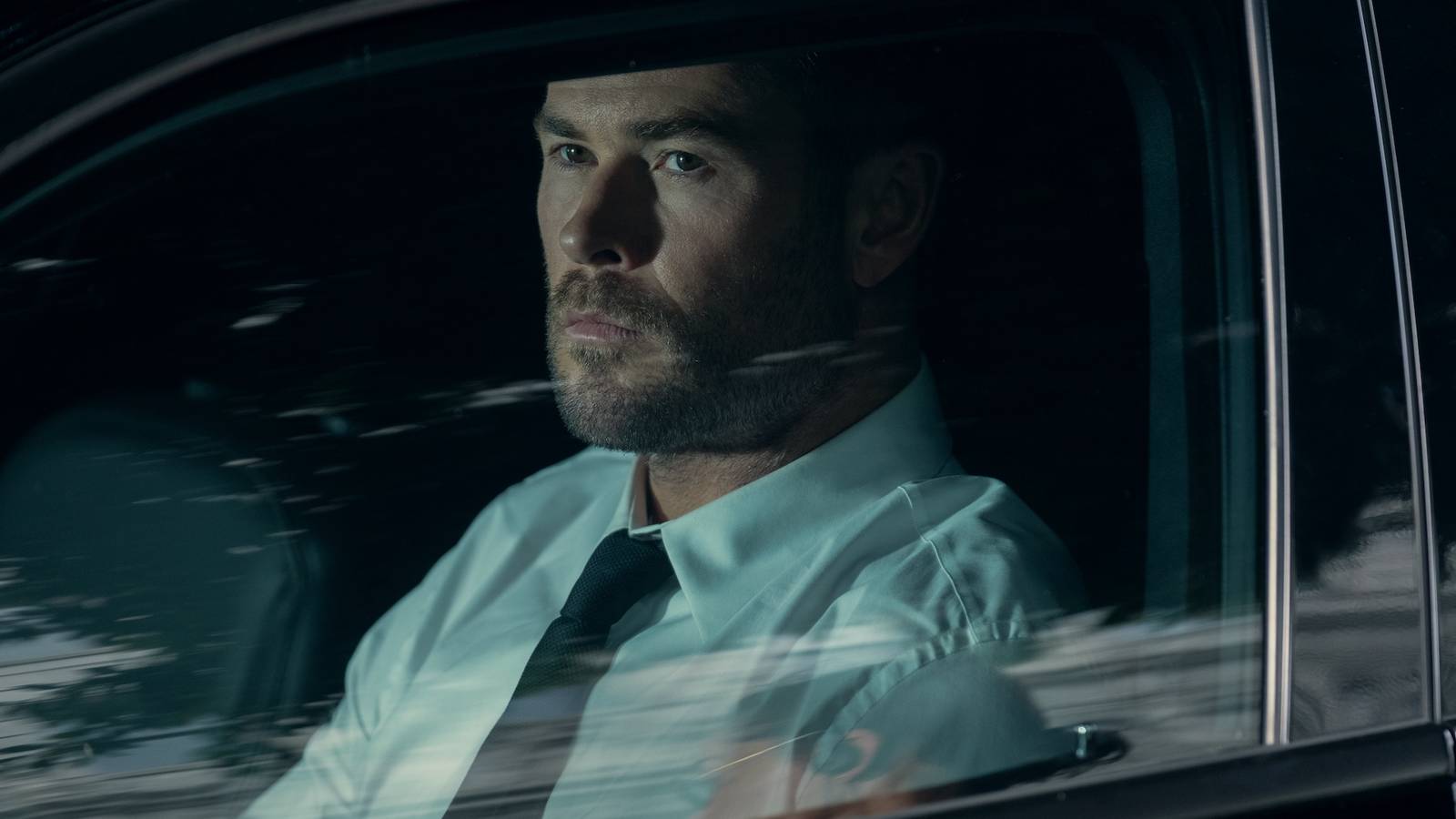 Chris Hemsworth and Halle Berry Turn Up the Heat in New Trailer for ...