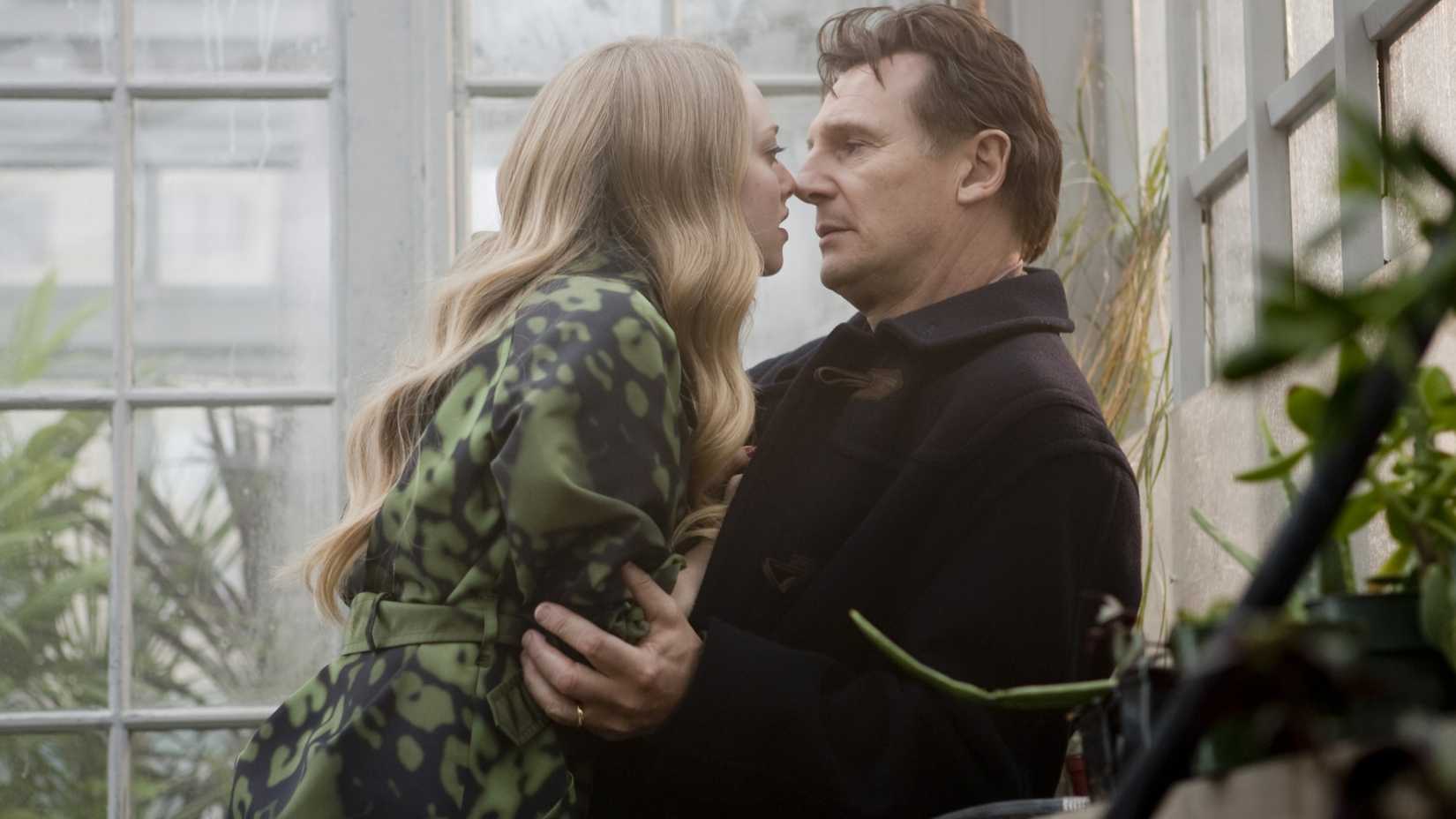 'Chloe': Amanda Seyfried's Underrated Erotic Thriller From 17 Years Ago