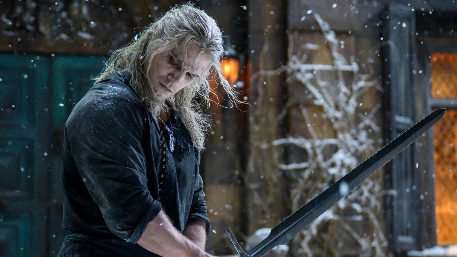 Henry Cavill Hypes Up His 'Witcher' Replacement Action Series With New ...