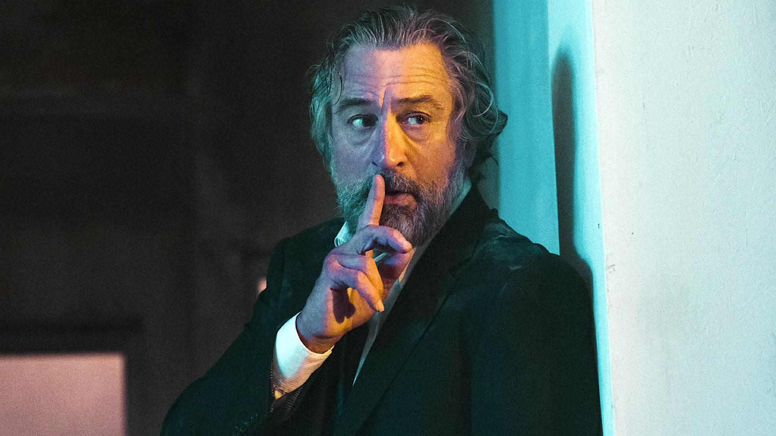 13 Years Later, Robert De Niro's Action Comedy "Only Dumb Americans ...