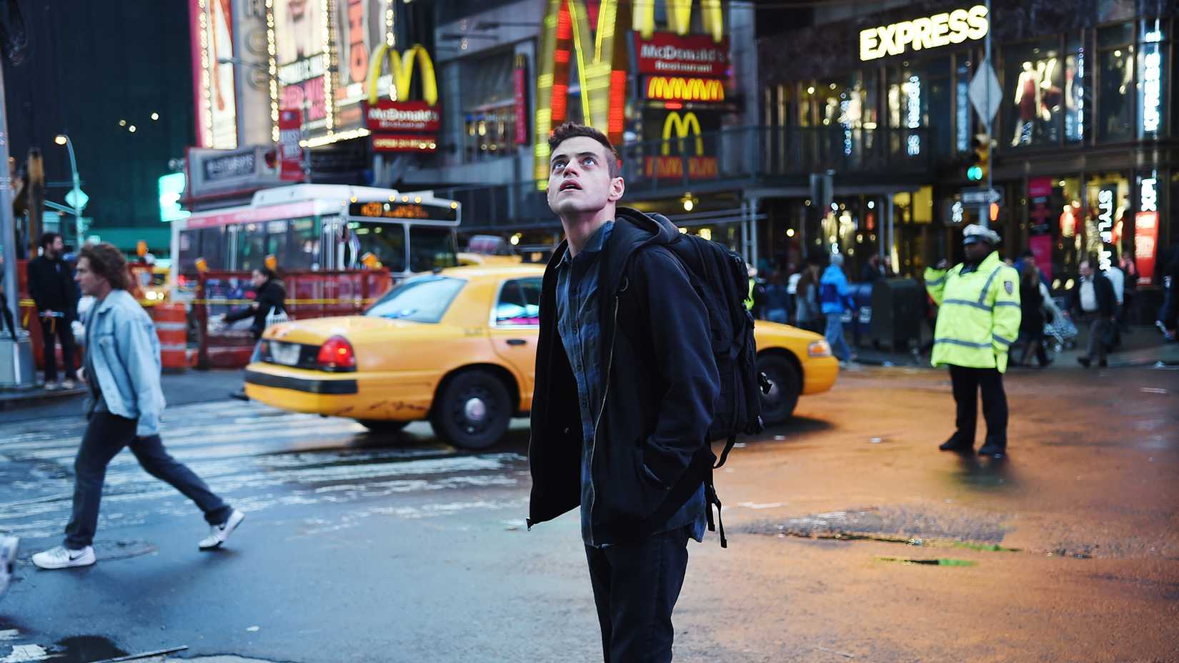 Cyberpunk Crime Thriller 'Mr. Robot' Is a Digital Streaming Success on ...