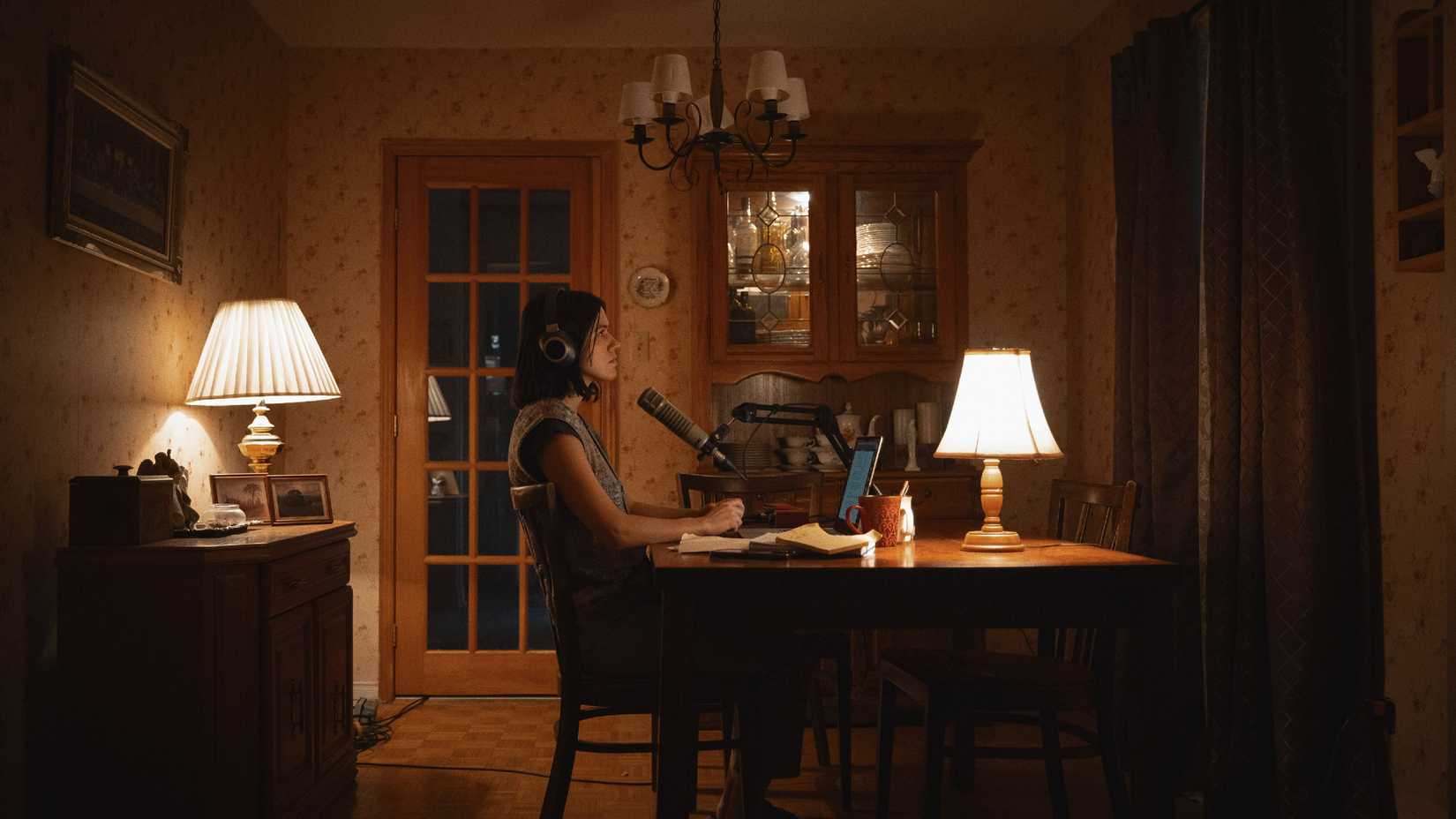 'undertone' review: A24 Horror Thriller Weaponizes Our Imagination