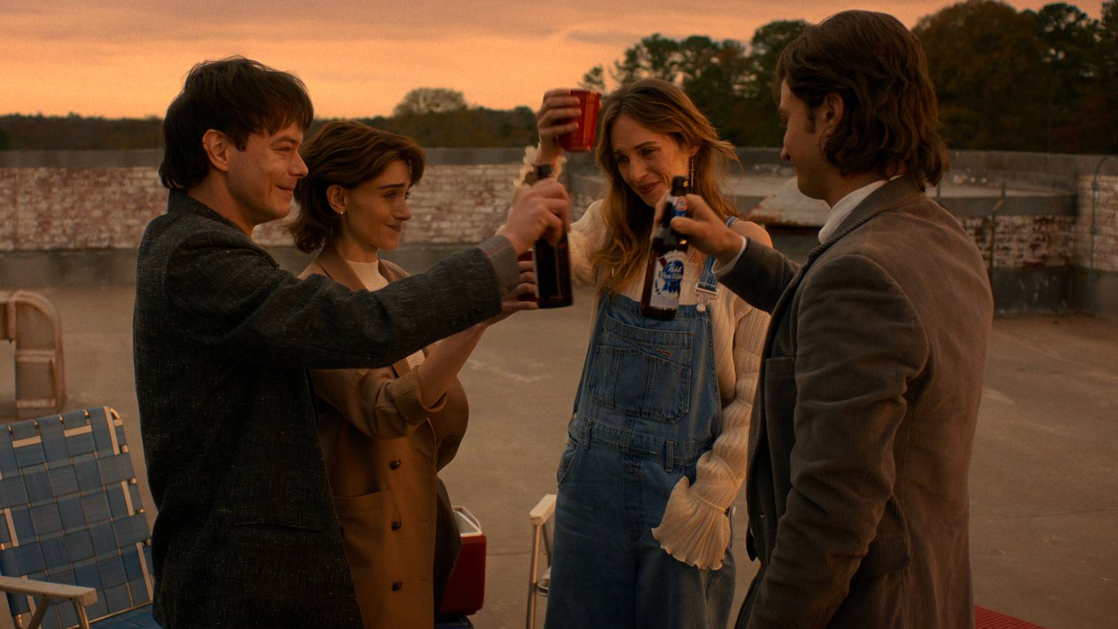 'Stranger Things' Star Charlie Heaton Supports Nancy and Jonathan ...