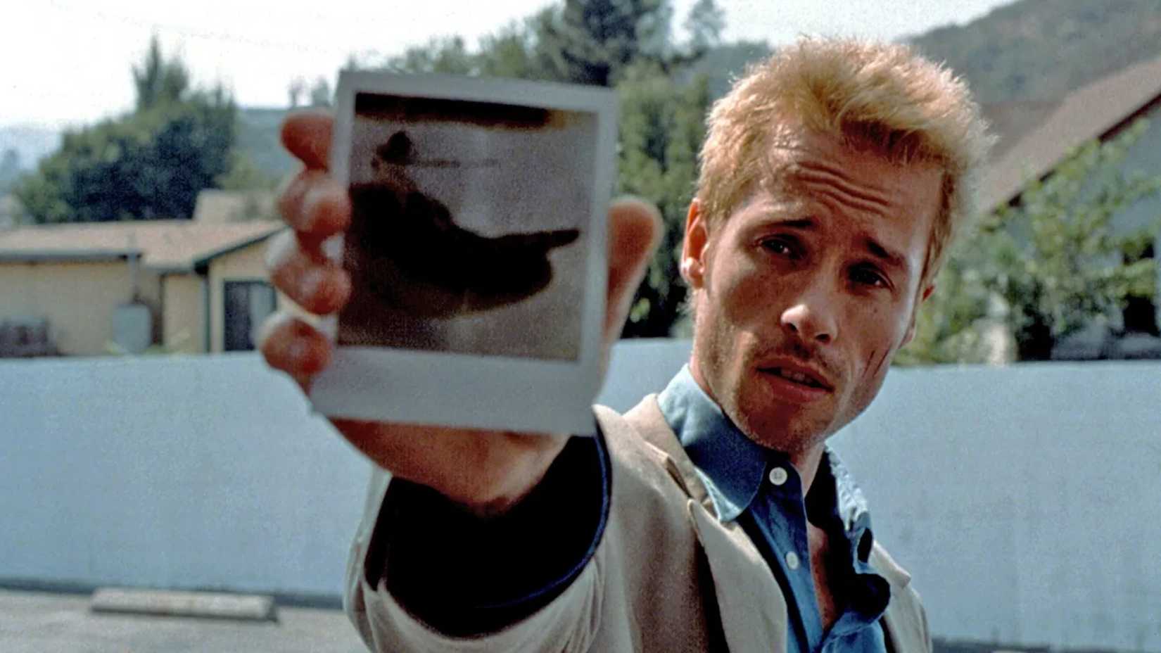Christopher Nolan's Thriller 'Memento' Established His Trademark Style