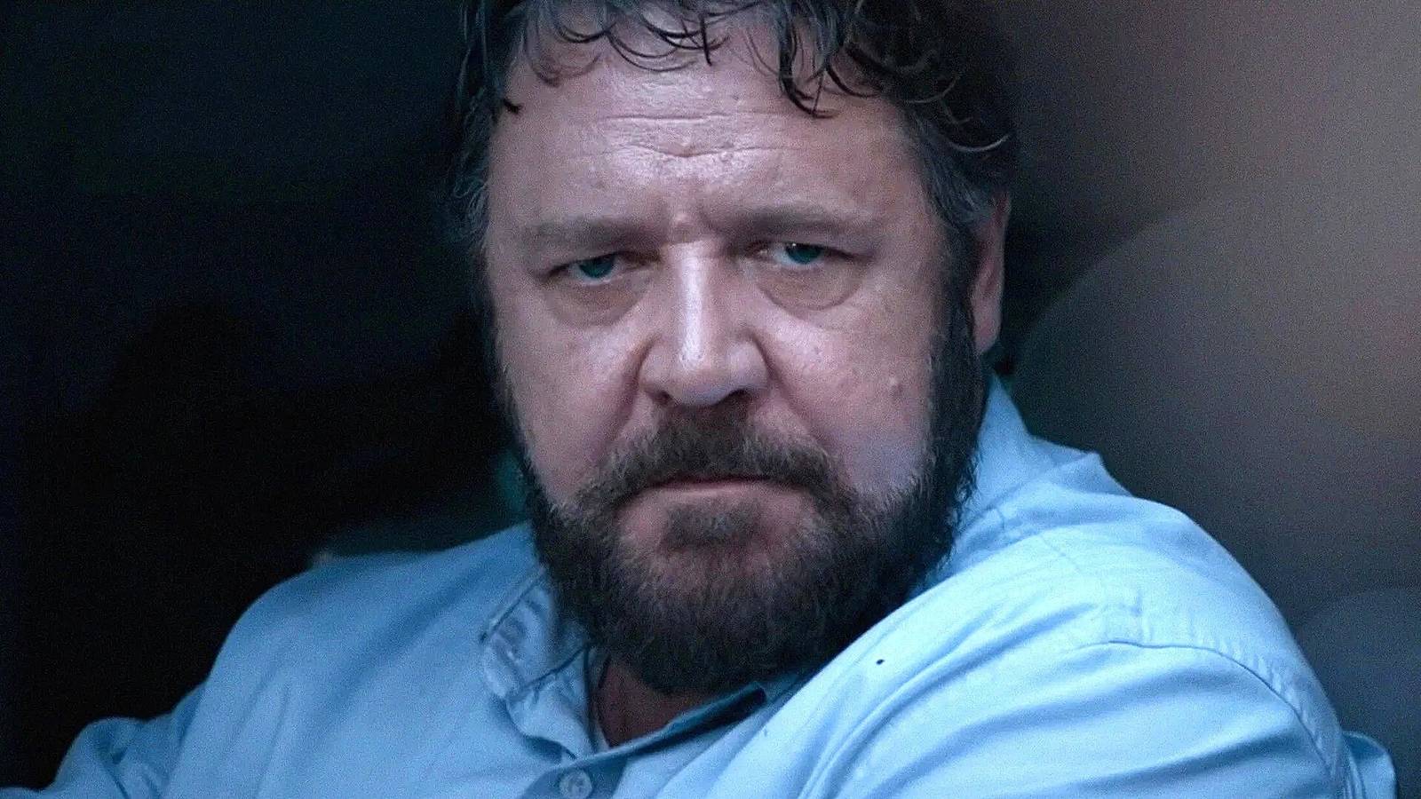 Russell Crowe Defends Viral Fight With Autograph Seekers on Social Media