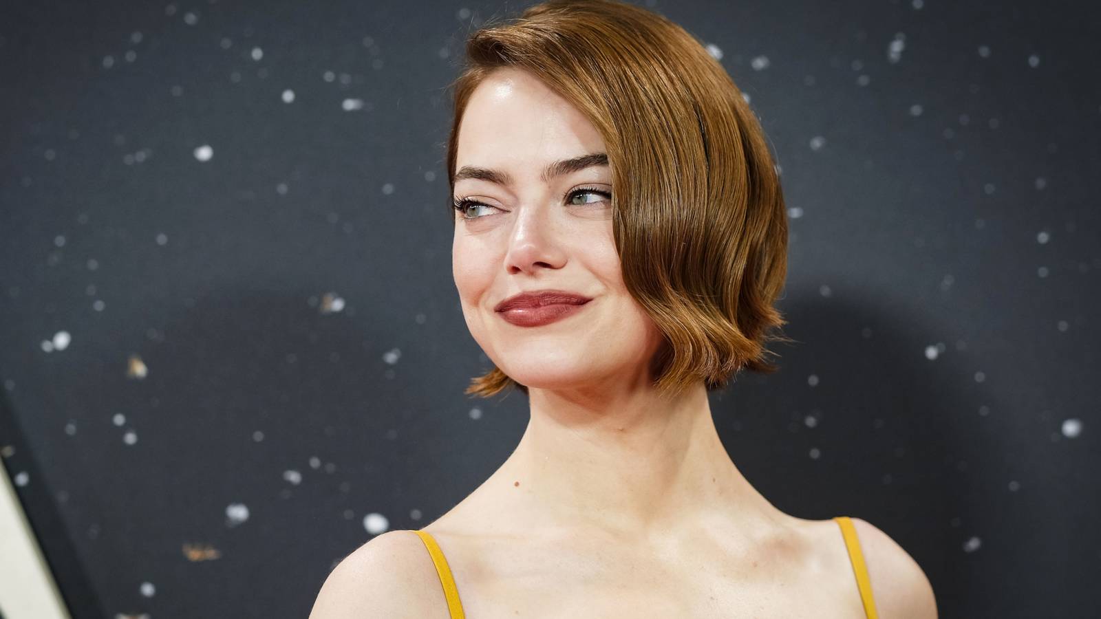 Emma Stone's 142-Minute R-Rated Sci-Fi Reimagining Finally Arrives on ...
