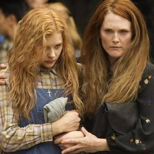 Carrie Set Visit: Director Kimberly Peirce Talks Pigs Blood, Prom and ...