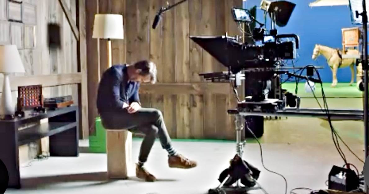 Ryan Reynolds Malfunctions After Selling Aviation Gin, Was He a Robot This Whole Time?