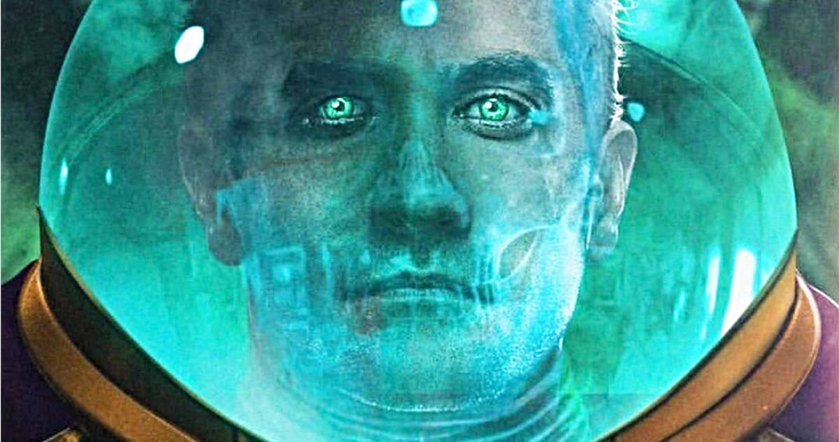 Jake Gyllenhaal as Mysterio Revealed in Spider-Man: Far from Home Set ...