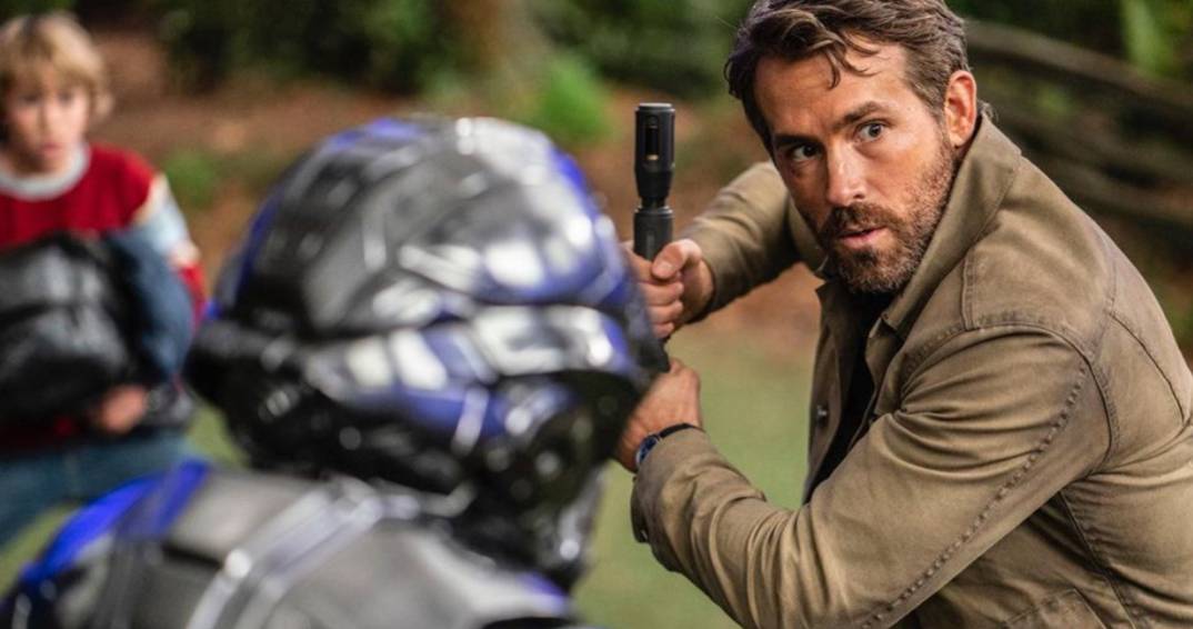 Ryan Reynolds Shares Sneak Peek at Netflix's The Adam Project as ...