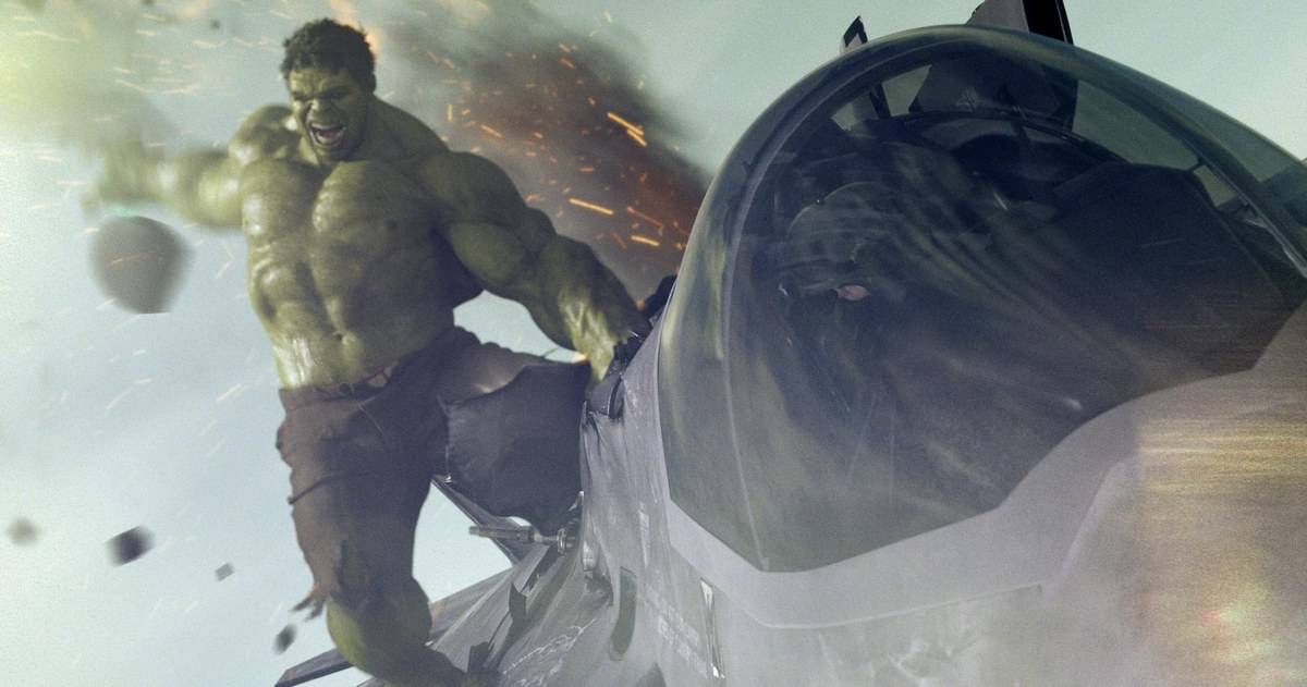 Is This the Avengers Quinjet on the Thor: Ragnarok Set?