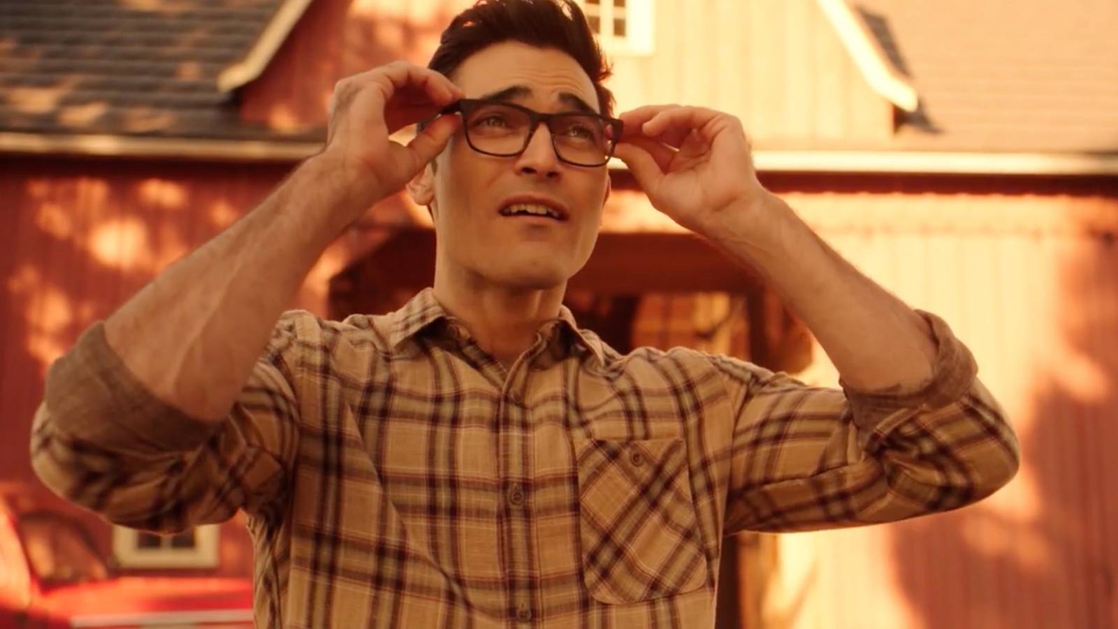 Arrow Races Superman at Kent Farm in Elseworlds Deleted Scene