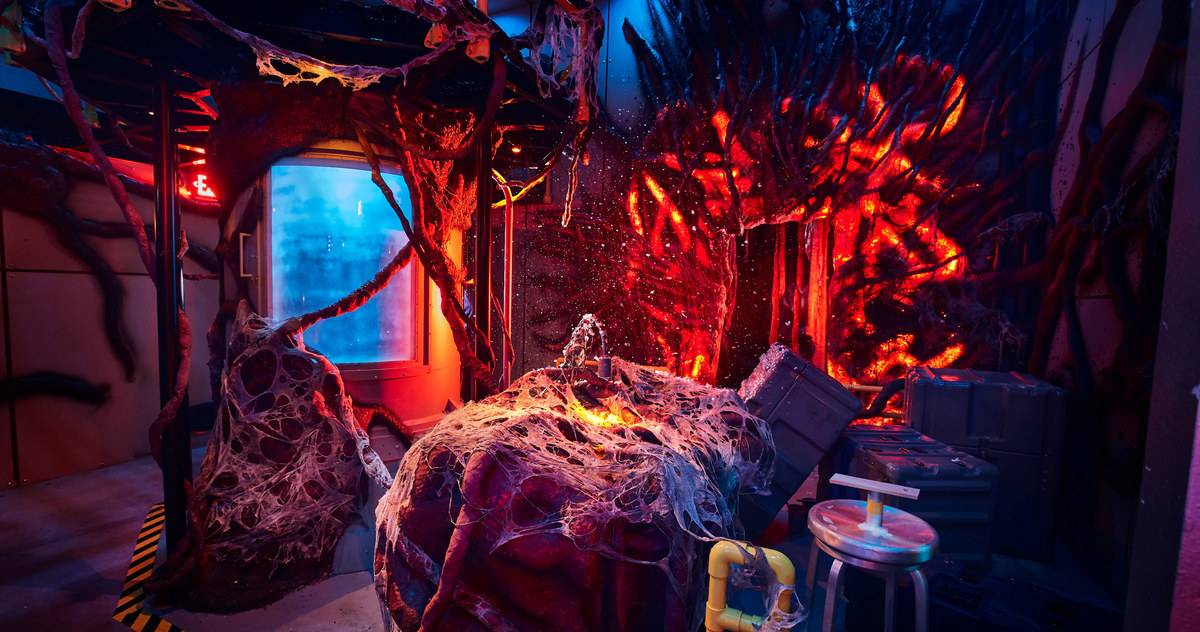 Halloween Horror Nights Stranger Things Maze Is a Nightmare Come True ...
