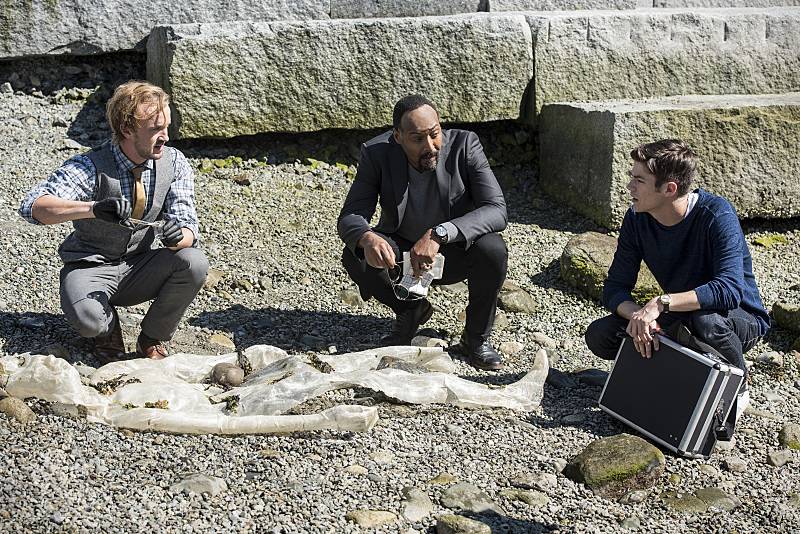 First Look at Harry Potter Star Tom Felton in The Flash Season 3