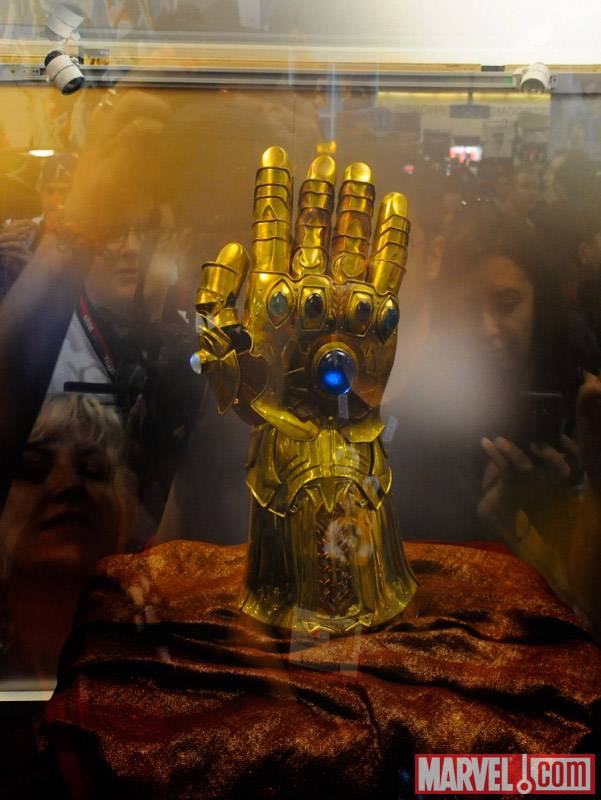 SDCC 2010: Photos of Captain America's Shield and Thor's Infinity Gauntlet