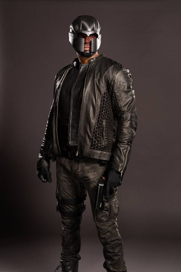 Arrow Season 4 Photos Have Better Look at New Diggle Costume