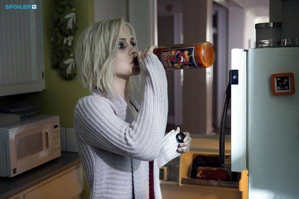First Look at The CW's iZombie